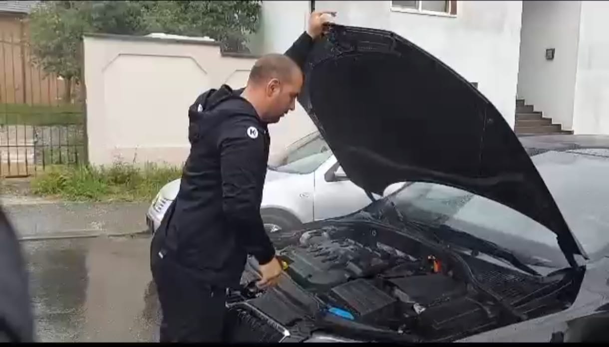 (Video) Inundații în Târgu Jiu, mașini STRICATE, șoferi REVOLTAȚI ...